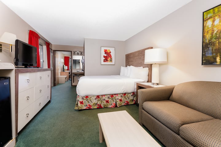 Aloha Beach-2 Room Suite Balcony - Wisconsin Dells, WI