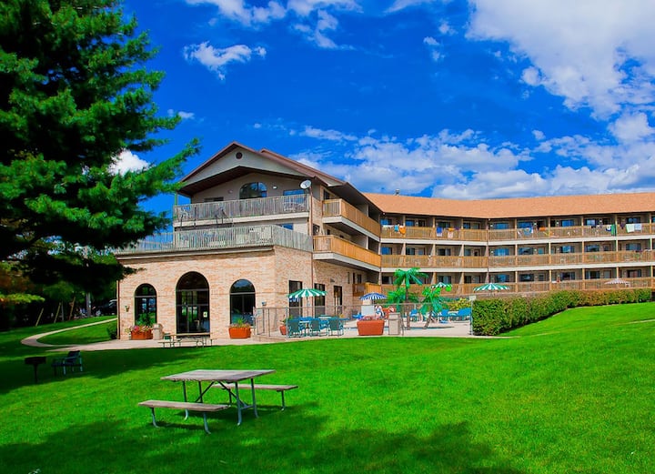 Aloha Beach-2 Bedroom Apartment - Wisconsin Dells, WI