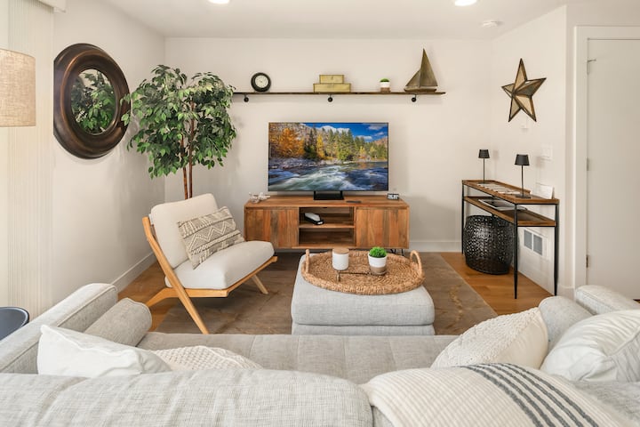 Downtown Kirkland  Townhome - Kirkland, WA