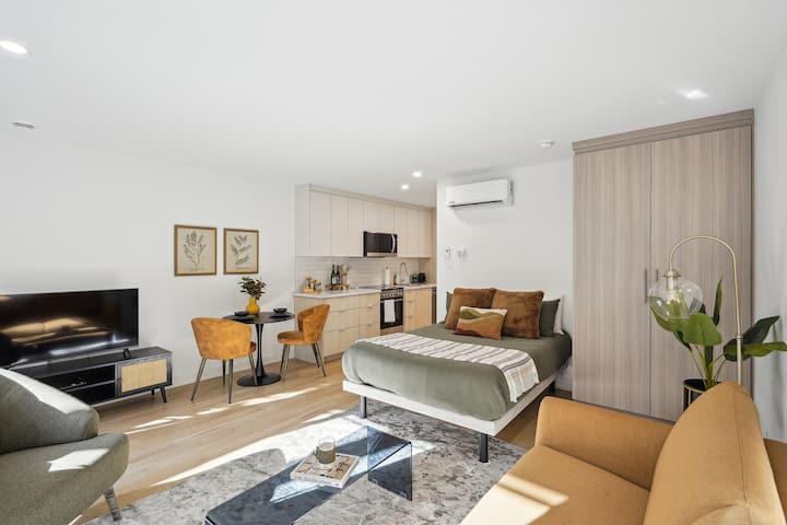 Chic & Luminous Studio - Montreal