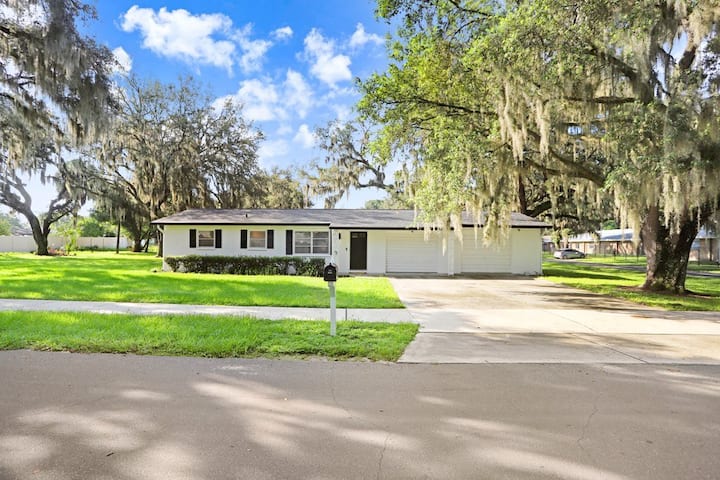 Charming Zephyrhills Home! - Zephyrhills, FL