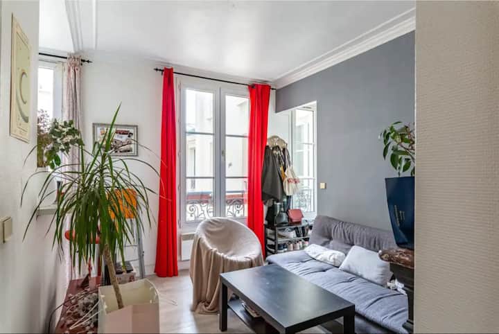 Deux-pièces Lumineux En Plein Cœur De Montmartre - Paris
