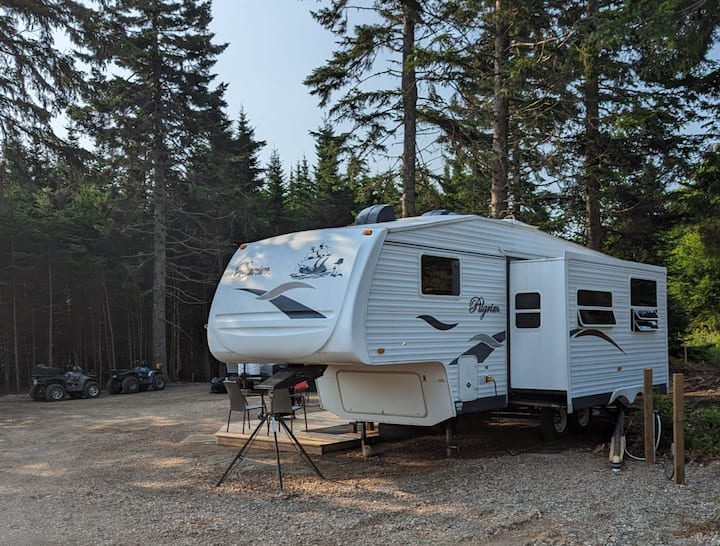 Fundy Shores Hideaway – Cozy Serviced Trailer #1 - New Brunswick