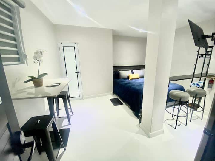 Comfy Studio Centrally Located. - San Juan