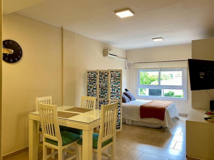 Monoambiente Con Cochera En Zona Céntrica - La Plata