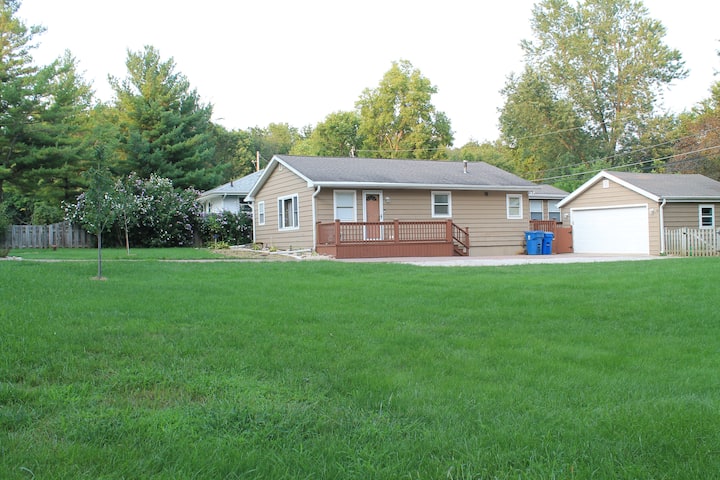 Cozy Home, Private Location. - West Chicago, IL