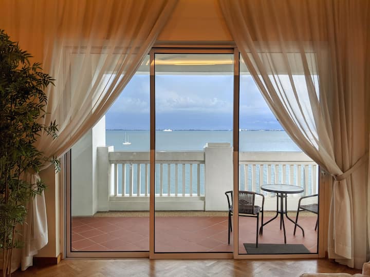 Straits Quay Full Seaview Escape Ac/pool/gym/wi-fi - Penang