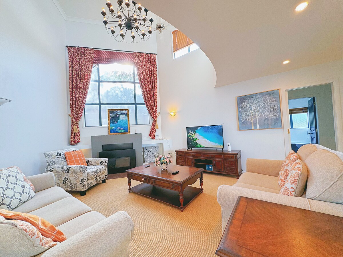 Lower Hutt Holiday Rentals & Homes - Wellington, New Zealand | Airbnb