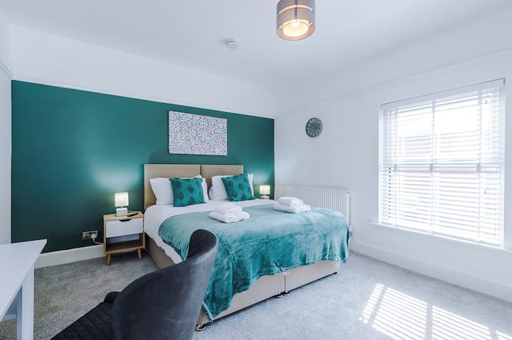 Serene & Contemporary Home In Hoole - Chester, UK