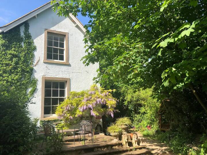 Cotswold Country Cottage With Hot Tub - ウィルトシャー