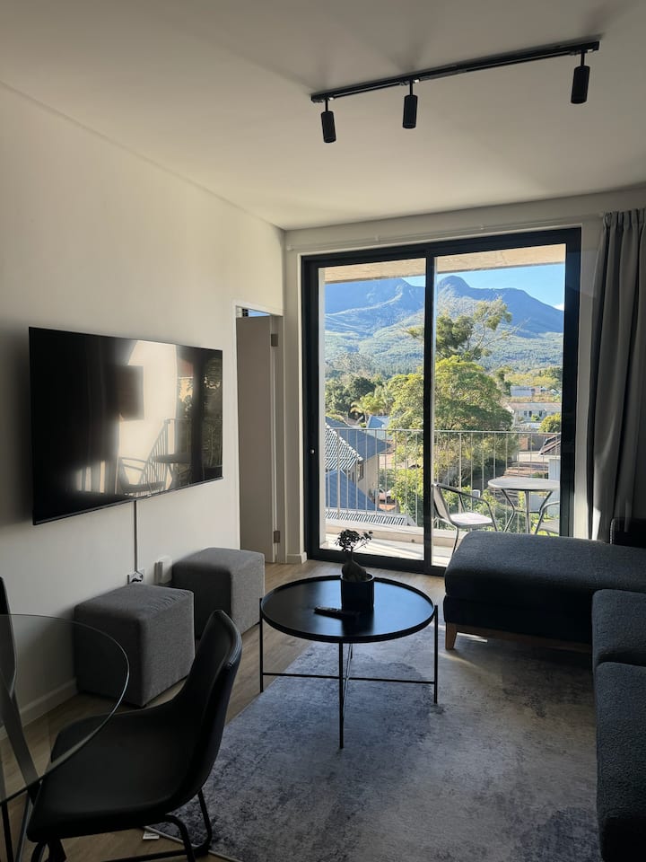 2 Bed Luxury Flat - George Mountain View With Pool - George