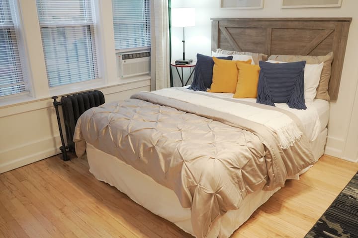 Luxurious Studio-heart Of East Avenue-walkdowntown - Rochester, NY