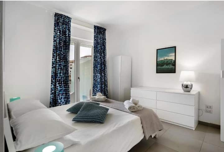 Caruso Living Appartamento Con Terrazzo E Box Auto - Salerne