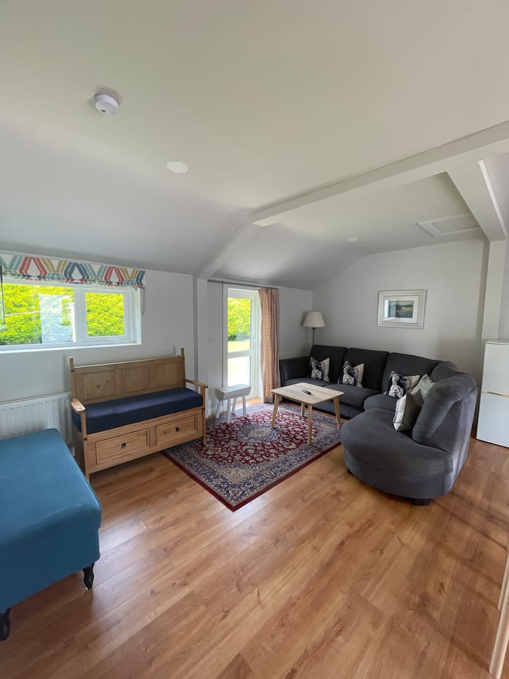 The Byre- 2 Bed Bright Open Plan Barn Conversion - キャリクファーガス