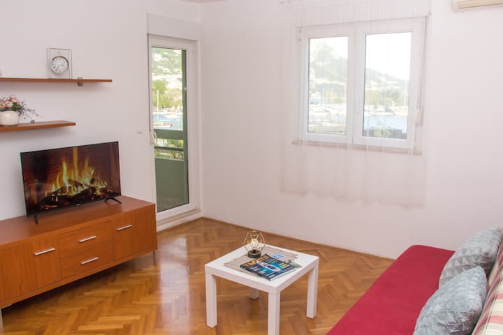 Comfortable Apartment With Sea And River View - Omiš