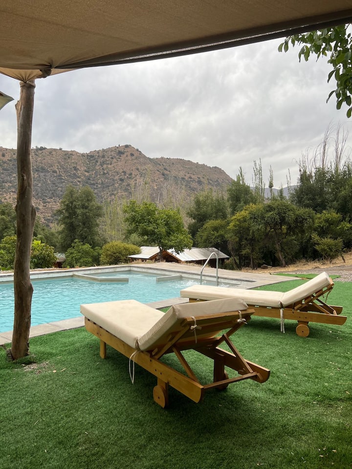 Cabaña Inserta En La Naturaleza -