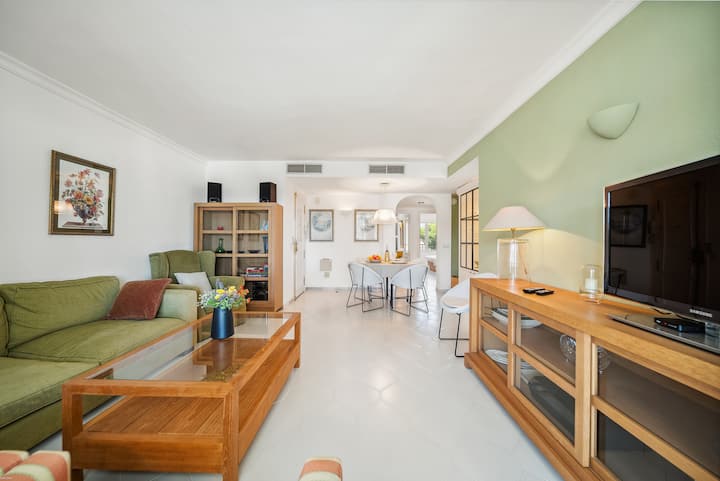 Apartment With A Pool, Pool Bar, And Sea View - Calahonda