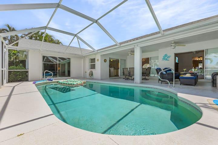Spacious 3 Bed/2 Bath Pool Home With Boat Lift! - Cape Coral, FL