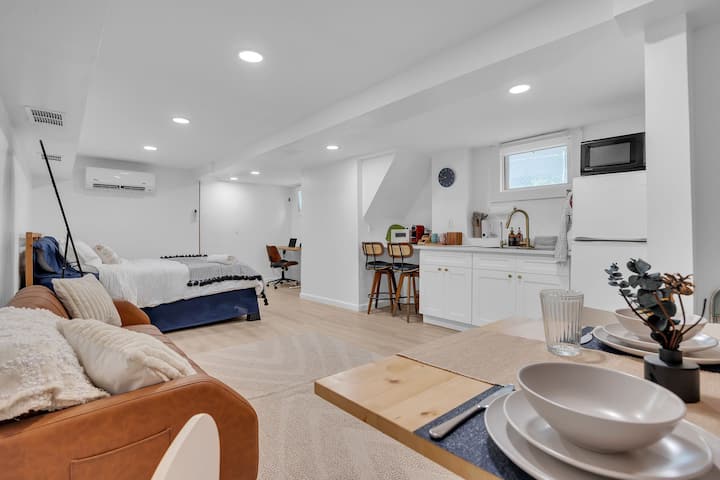 Near Nyc Chic Comfort Studio: Safe, Convenient - Edgewater, NJ