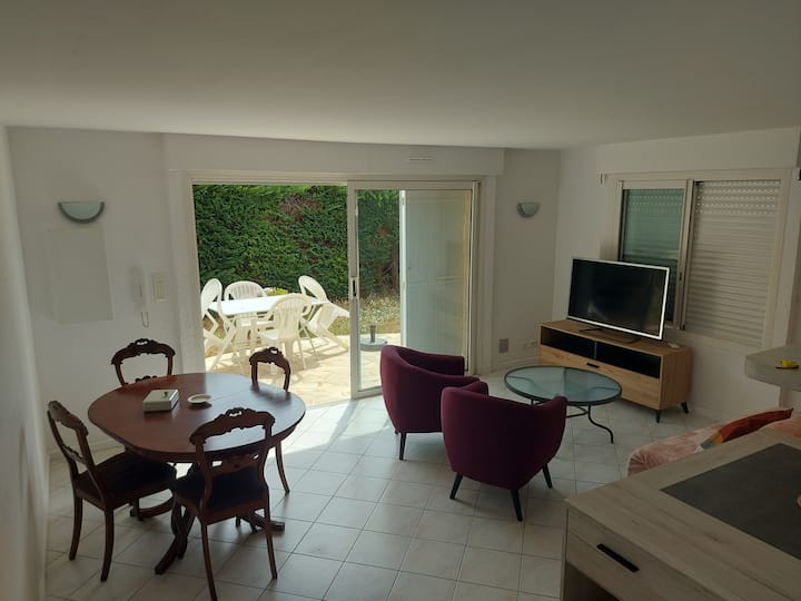 Appartement Calme En Rez De Villa Avec Jardin - Saint-Paul-de-Vence
