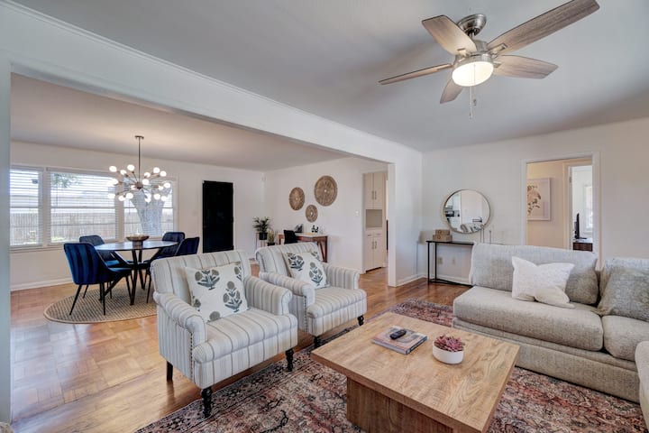 Belle Isle Beauty, Mid-century Classic Near It All - Oklahoma City, OK