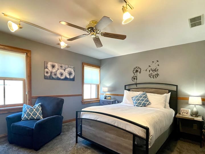Riverboat Suites - Room 1 - Galena