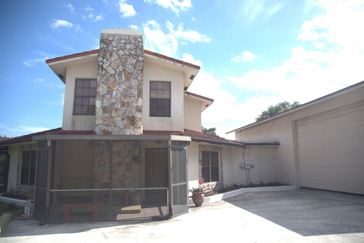 Octo-House WPB - Houses for Rent in West Palm Beach, Florida, United ...