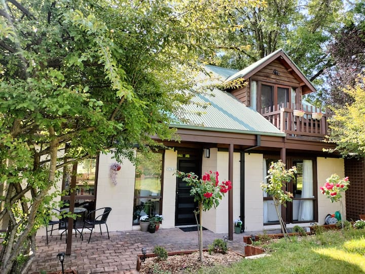 Spacious 5 Bedroom Country Home - Armidale