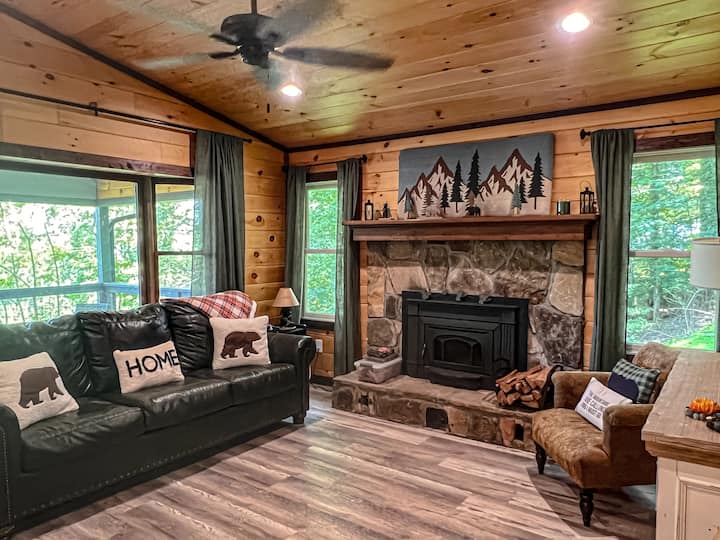 Private Charming Bear Cabin Where Cozy Meet Luxury - Hiawassee, GA