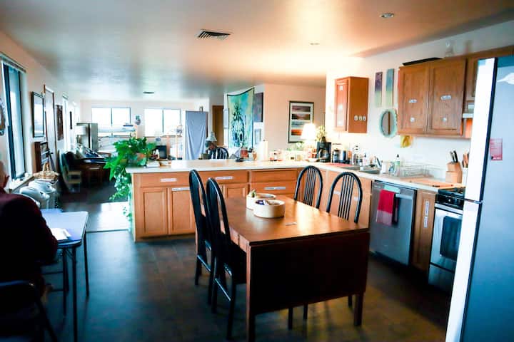 Group-ready Private 6-bed Room At Ashland Commons - Ashland, OR