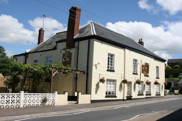 Village Rooms Close To Powderham Castle (Lily) - Topsham