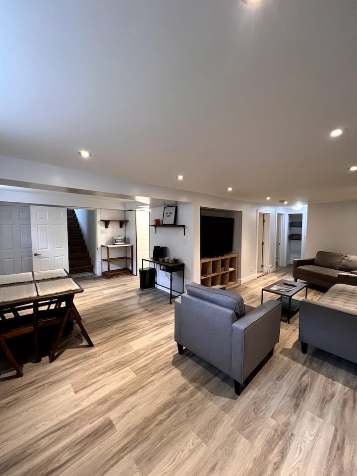 Cozy Private Basement Suite - Red Deer