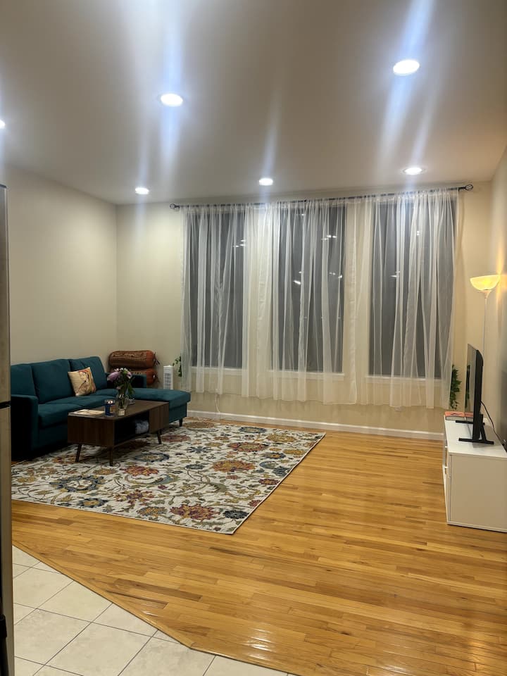 Apartment In Mineola, New York - Mineola, NY