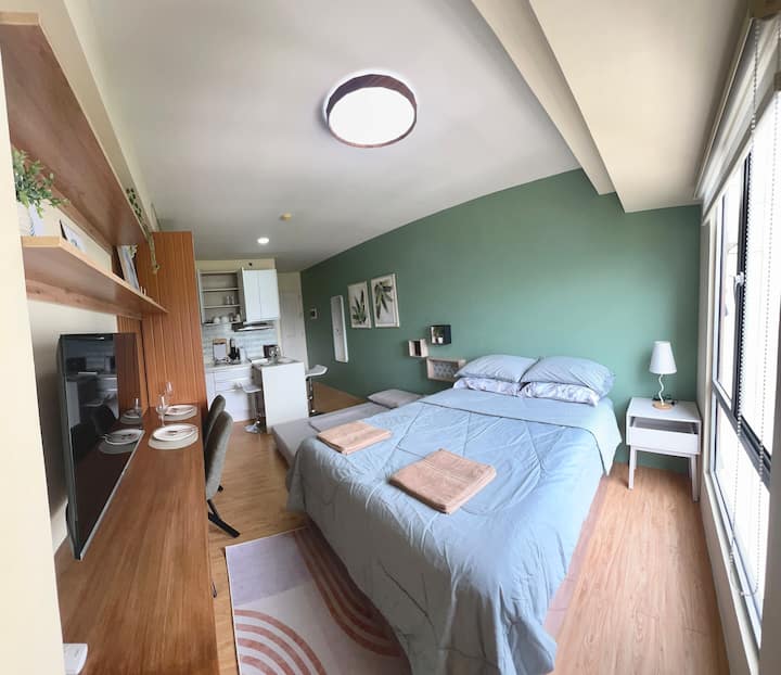Chic Studio Condo W/ Stunning Sugbo Mercado Views - フィリピン セブ
