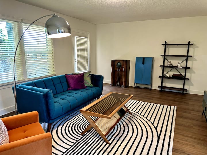 (New) Mid-century Farmhouse - Sandy, OR