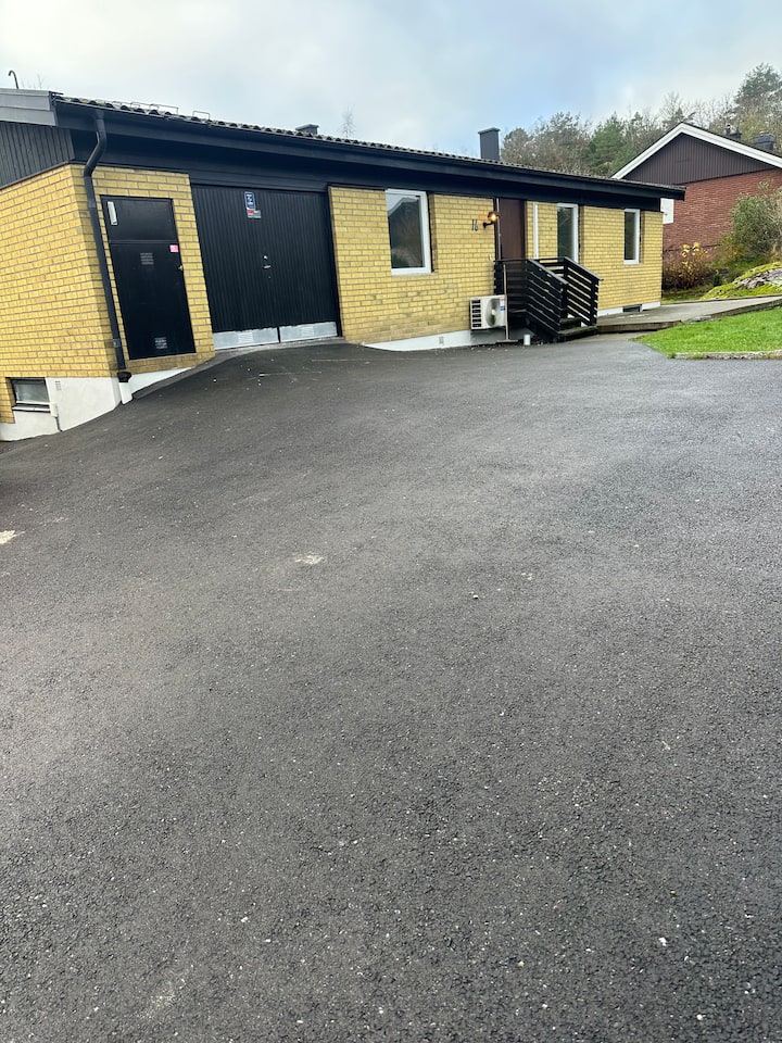 Rymlig Stor Lägenhet I Villa - Göteborg