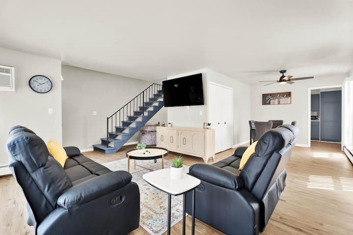 Stylish & Central 3 Bed Apt In Sterling Heights - Sterling Heights, MI