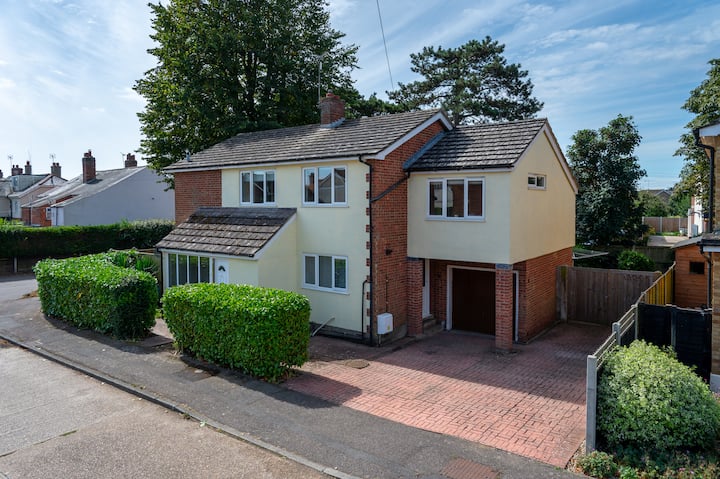 5 Bed House Inc Parking, Fast Wifi, Pet Friendly - Colchester