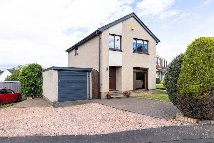 20 Mins To Edinburgh: 3 Bed Detached Home, Parking - Queensferry