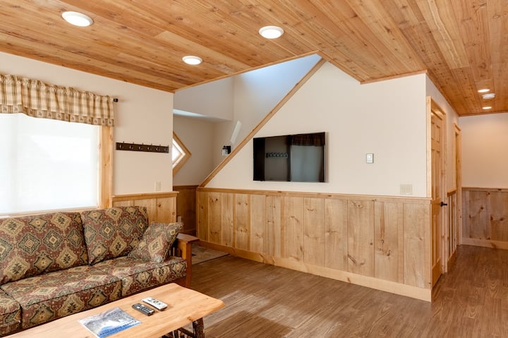 Large 6 Br/4 Bath/8 Queen Beds/patio/bbq/firepit - Lake Placid, NY
