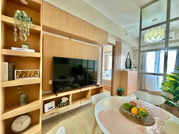 Fully Furnished 1.5br Unit W/ Netflix, Pool View - Parañaque