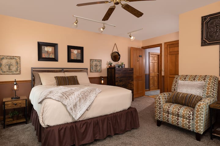 Riverboat Suites - Room 2 - Galena, IL