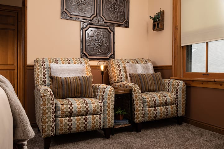 Riverboat Suites - Room 2 - Galena, IL