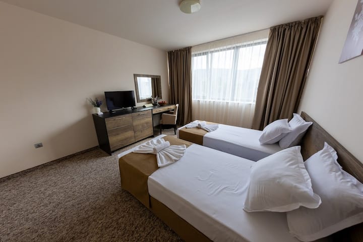 City Plaza Hotel - Twin Room - Pravets