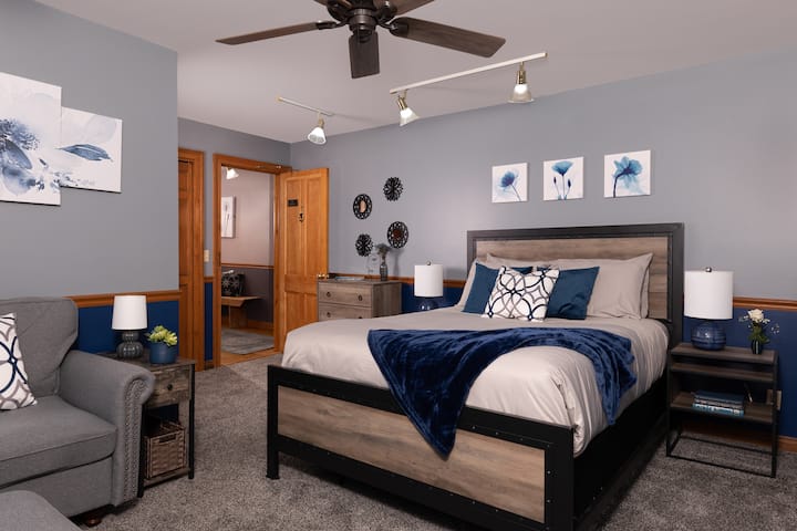 Riverboat Suites - Room 3 - Galena, IL