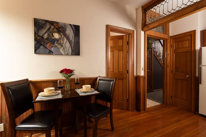 Riverboat Suites - Room 4 - Galena, IL