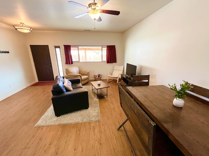 Contemporary 1br; Great Location - Grand Junction, CO