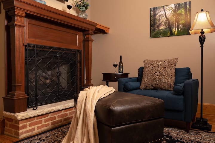 Riverboat Suites - Room 7 - Galena, IL