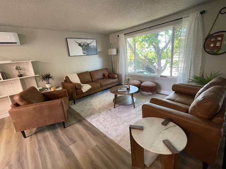 Cozy Garden Hot Tub Getaway - Spokane Valley, WA
