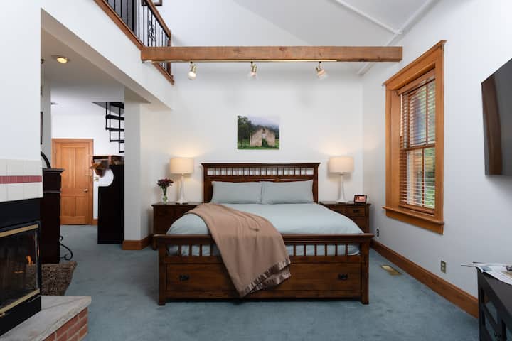Riverboat Suites - Suite 10 - Galena, IL